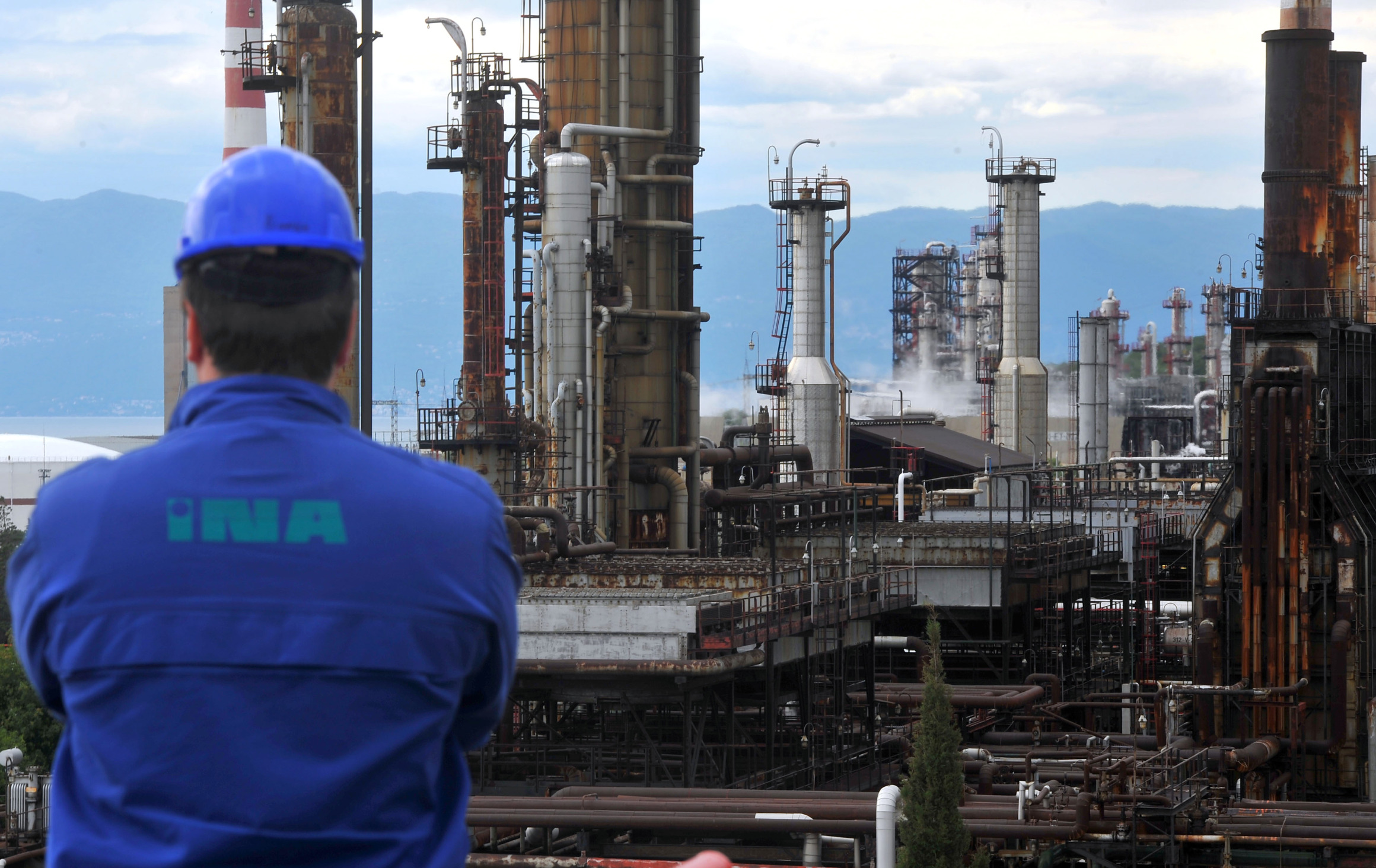 INA to Spend $400 Million a Year on Croatia Refinery, Renewables ...