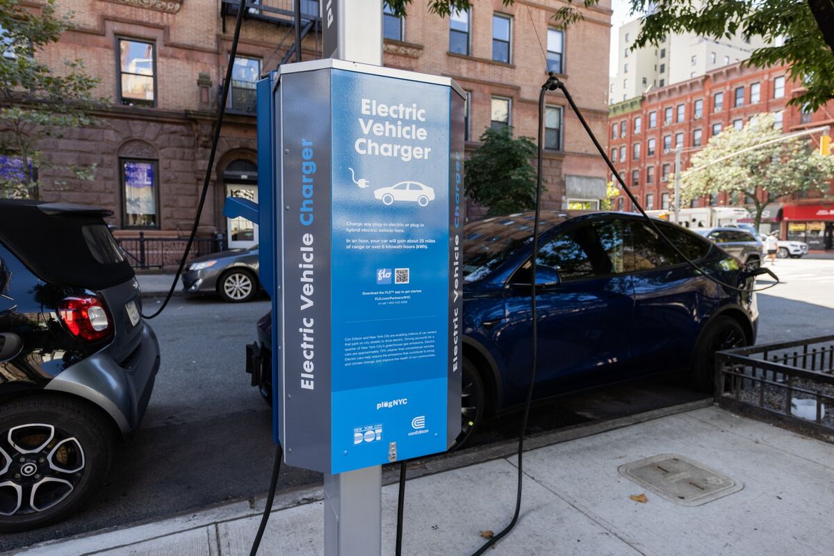 EV Charging Industry Reaches Crossroads as Competition Heats Up - Bloomberg