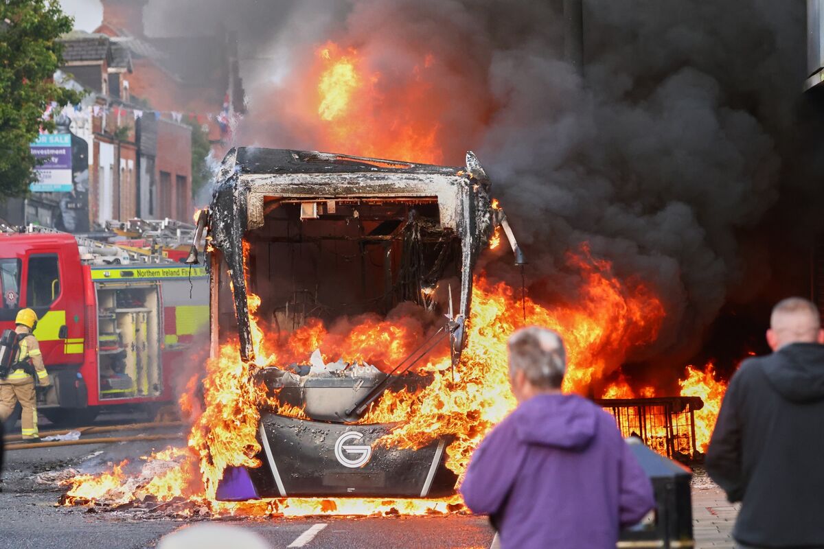 Northern Ireland Leaders Urge Calm After Violence Erupts in Belfast ...