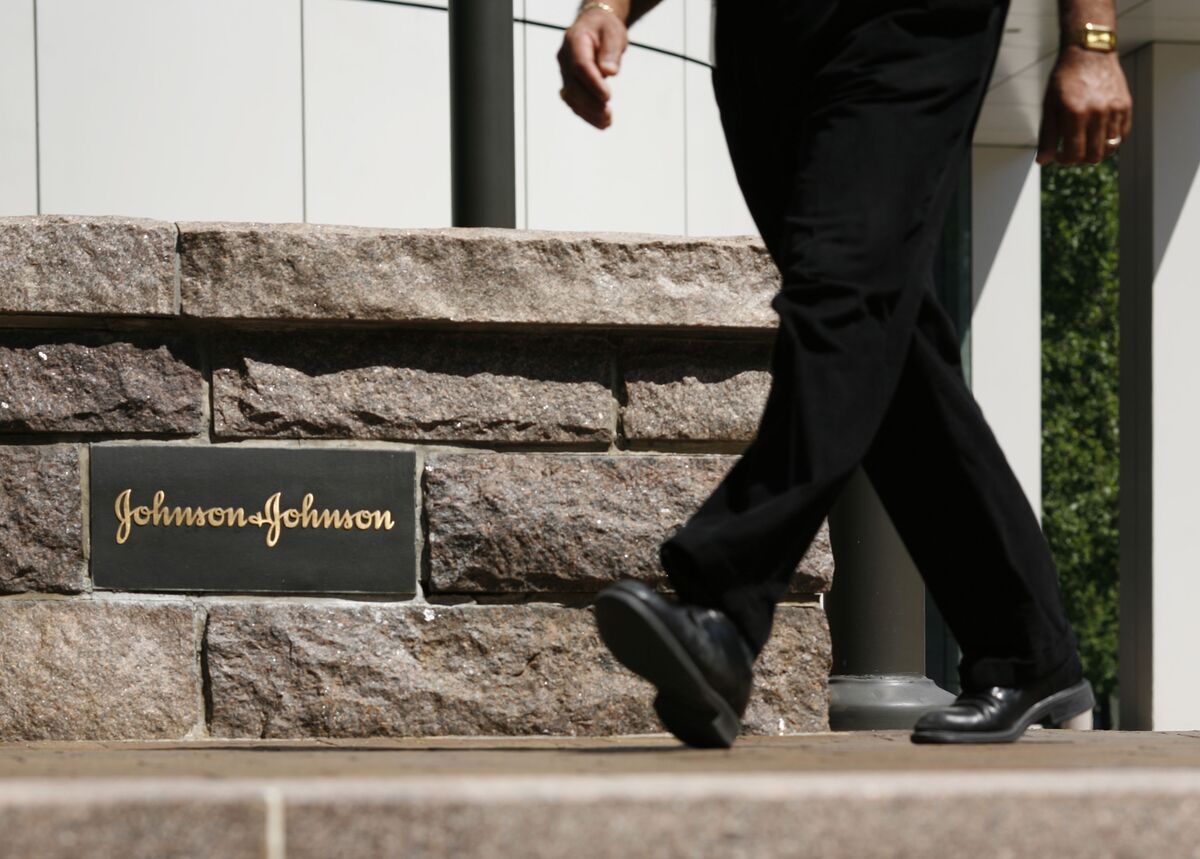 J&J Faces 18 Talc Cancer Trials as It Again Weighs Bankruptcy - Bloomberg