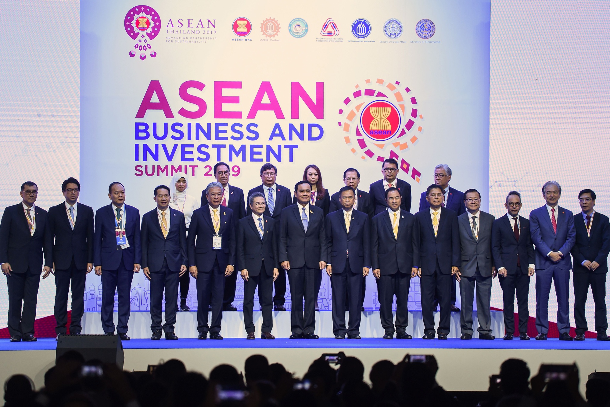 Li Urges ‘Normal Track’ for Australia-China Ties: Asean Update - Bloomberg