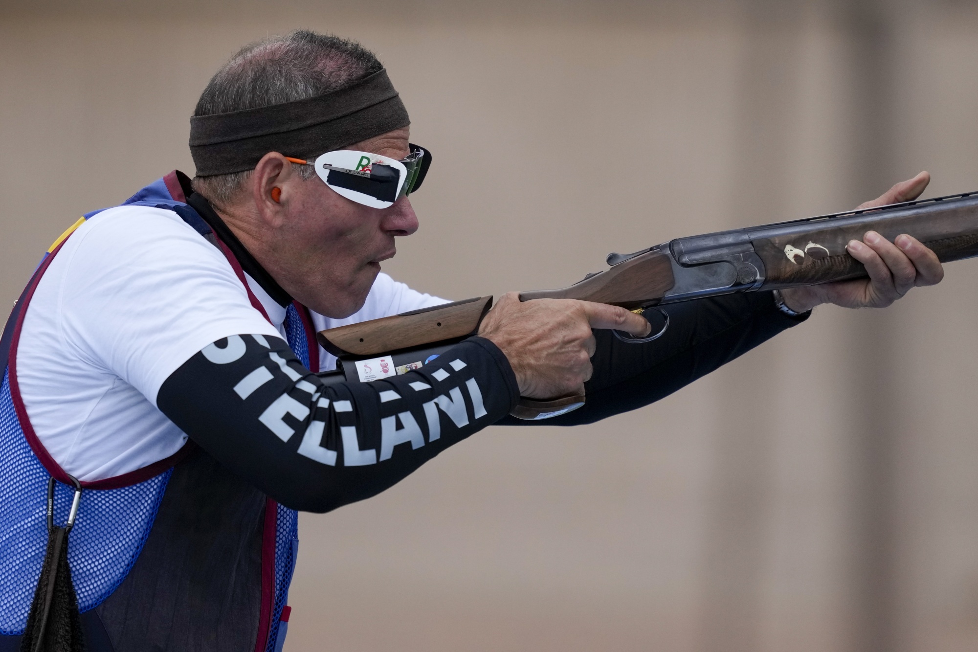 40 years after competing in Los Angeles, Venezuelan shooter returns to ...