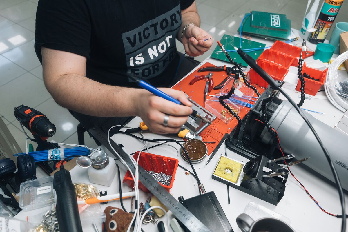 DIY, Bomb-Carrying Drones Change the Economics of War: Big Take - Bloomberg