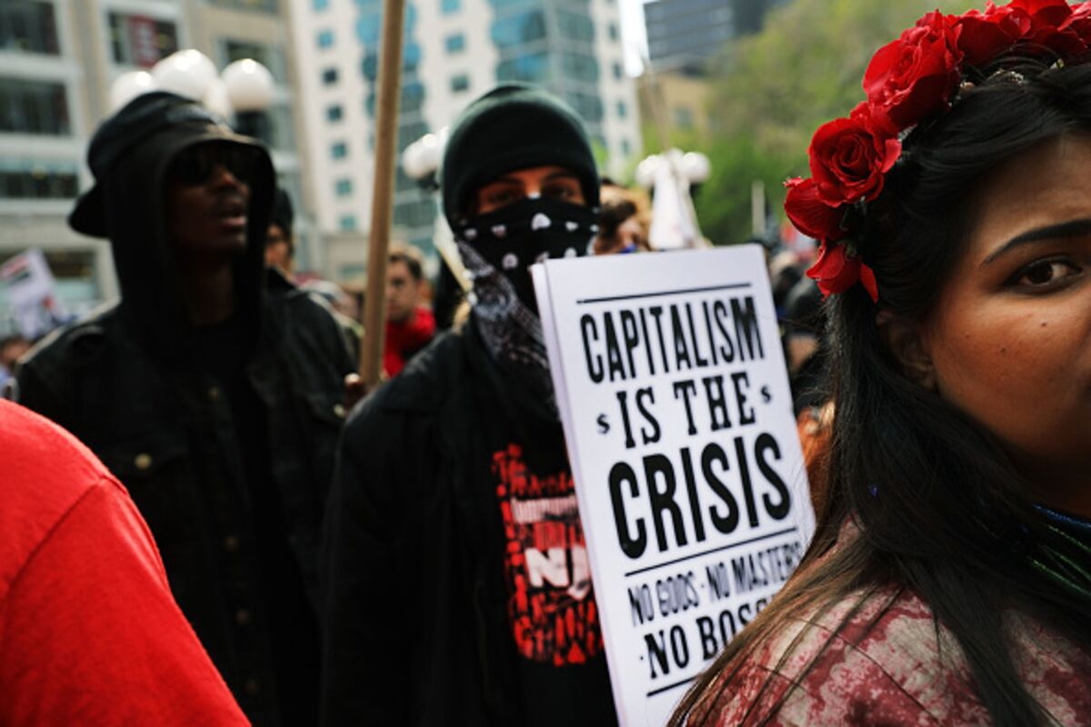 Liberals Shouldn't Tolerate the Loony Left - Bloomberg