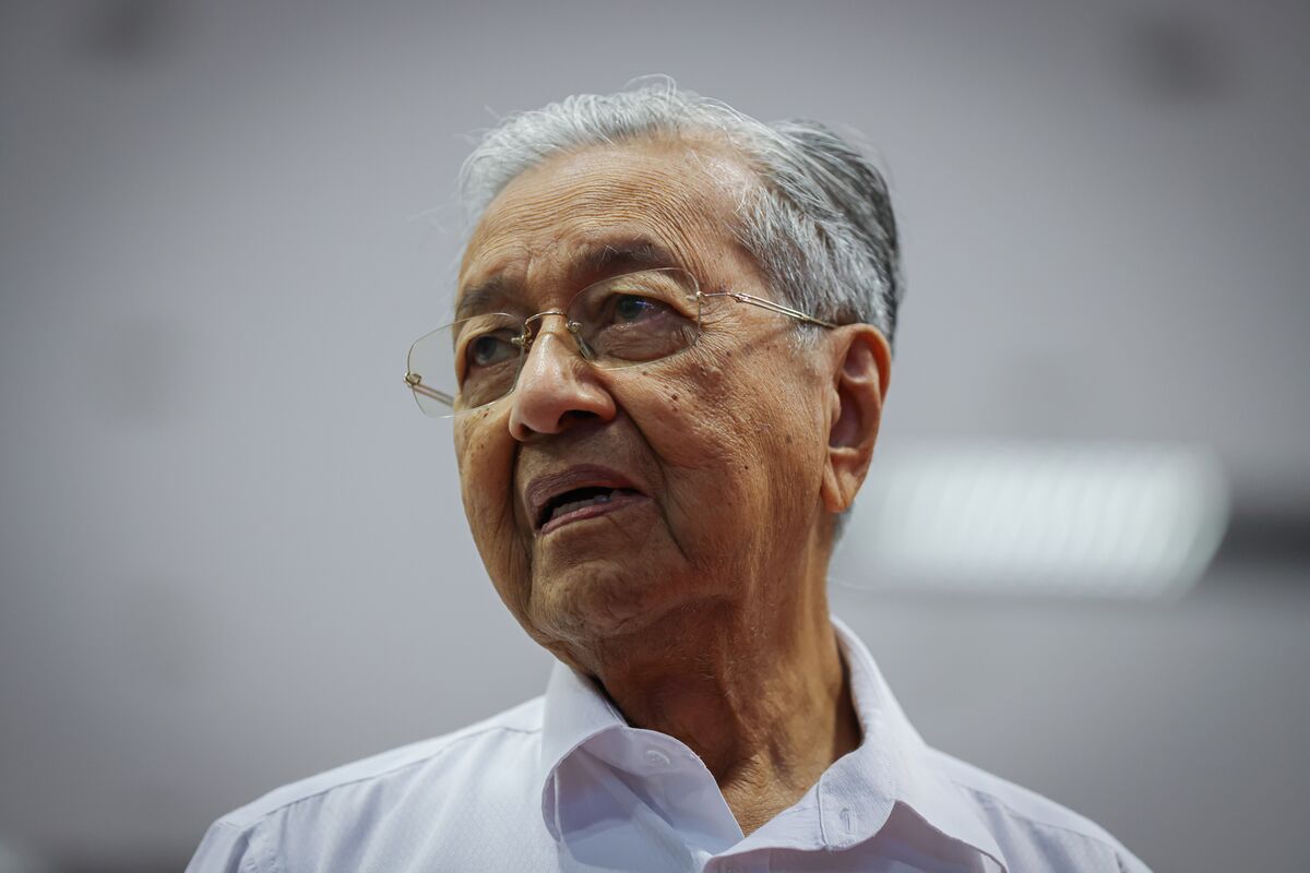 Mahathir Says Son’s Malaysian Graft Probe Politically Driven - Bloomberg