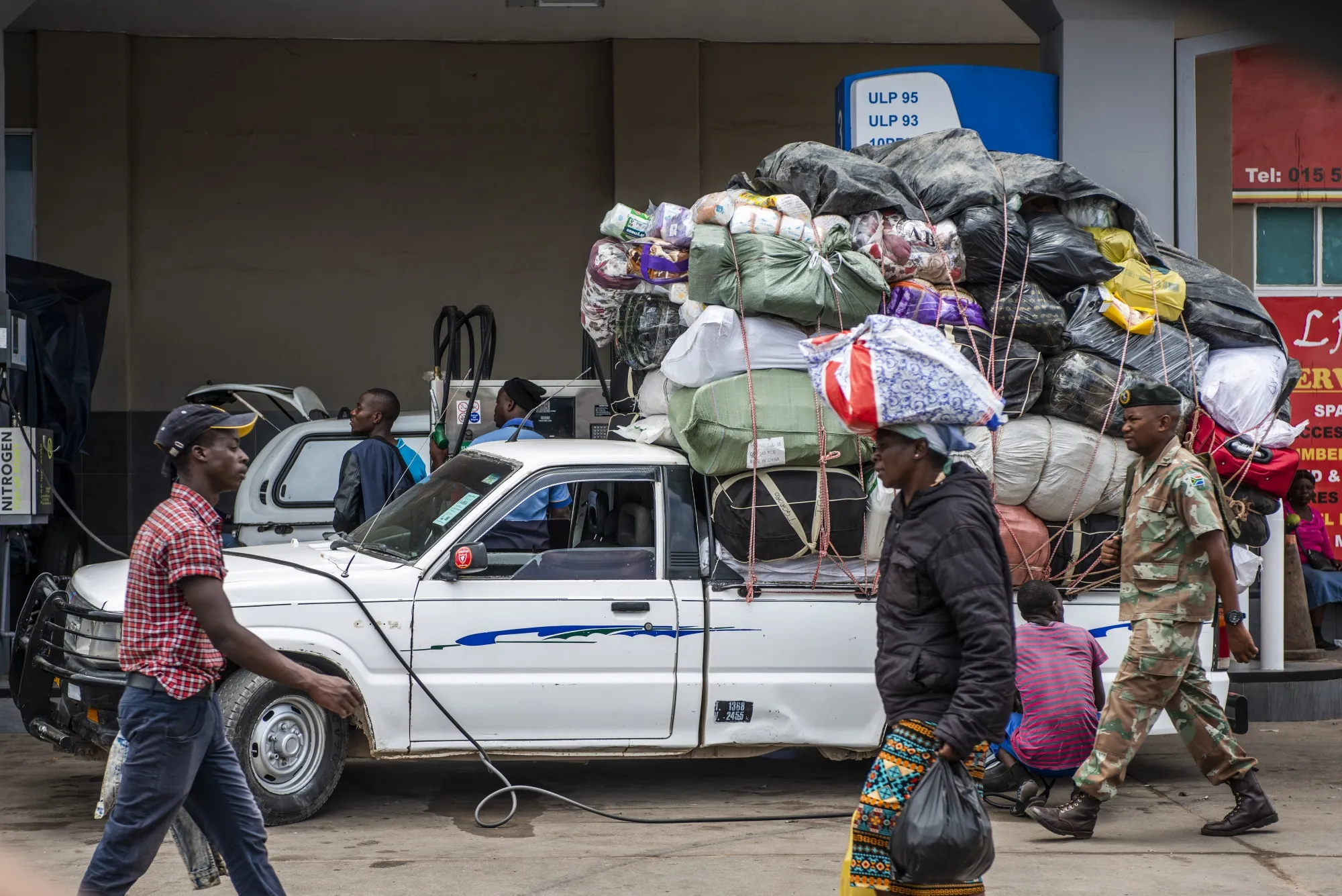 South Africa News: One-Stop Beitbridge Border Set for Zimbabwe - Bloomberg