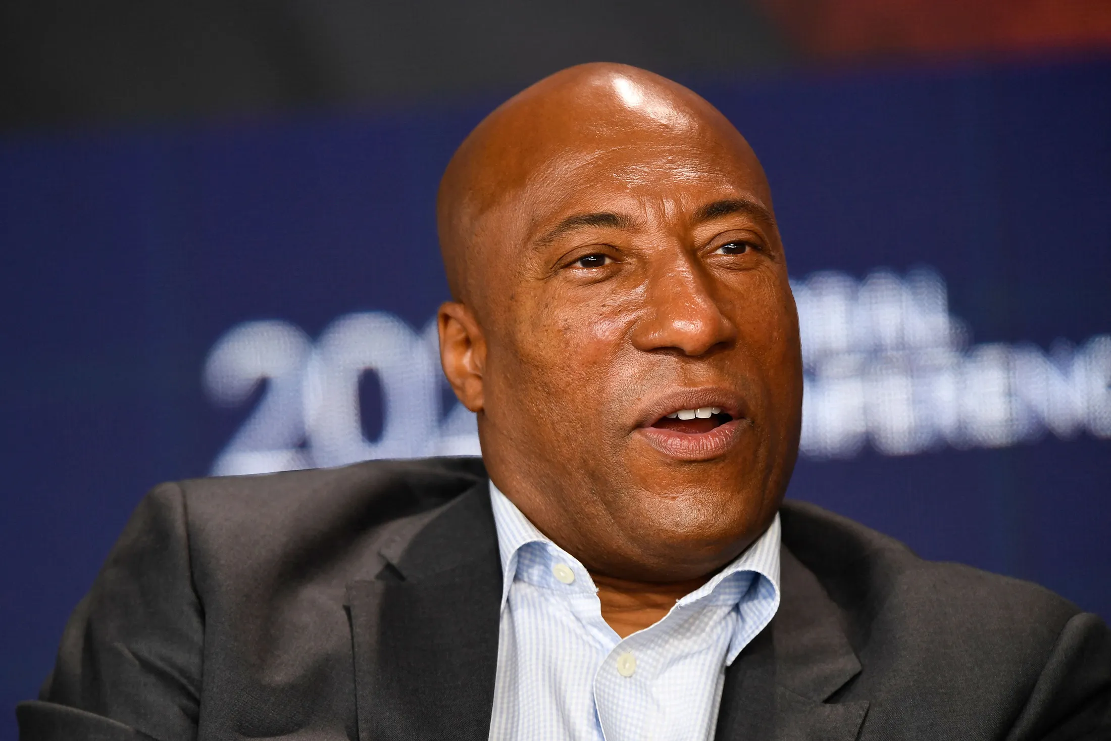 Byron Allen Set to Bid on NFL’s Washington Commanders - Bloomberg