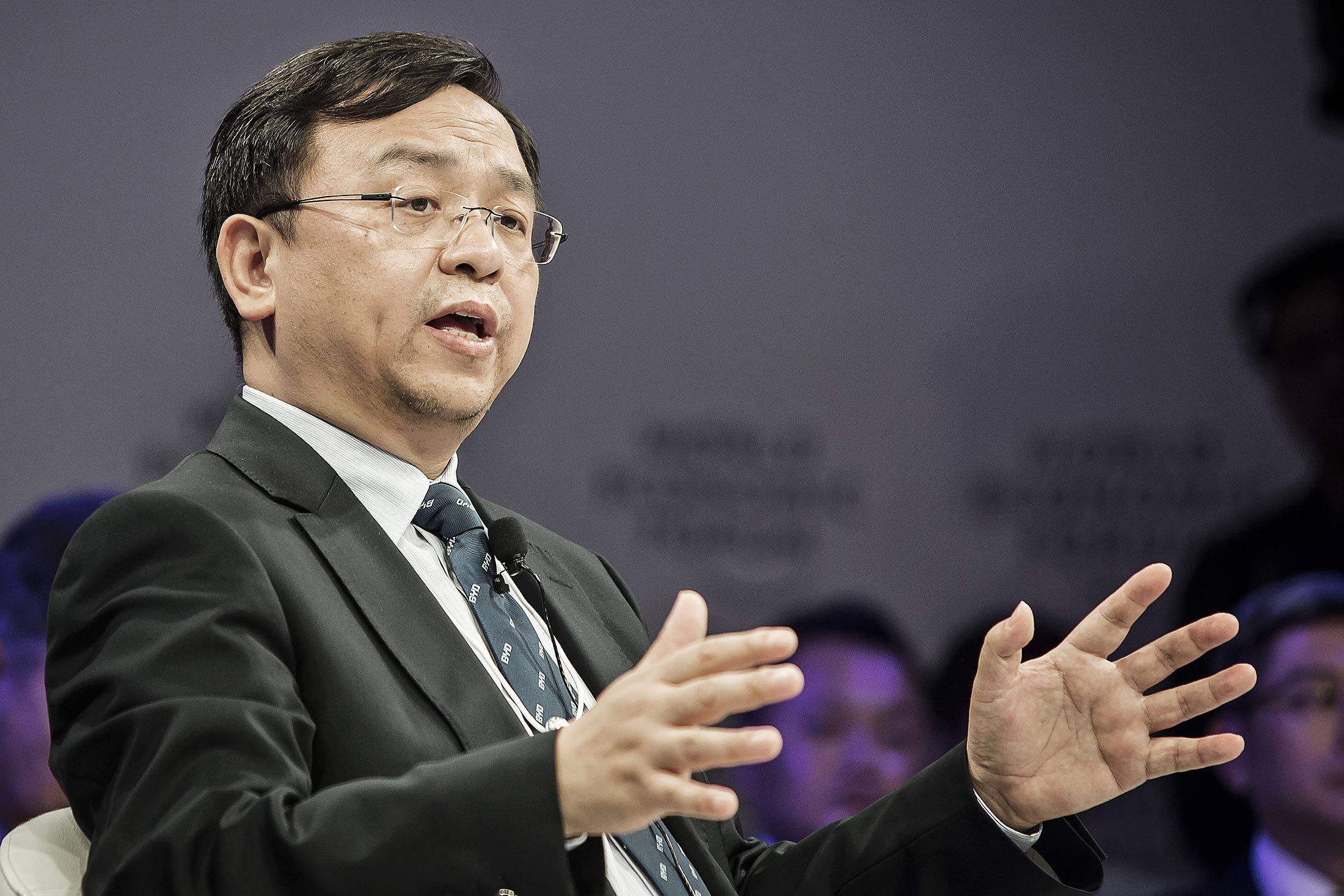 BYD’s Billionaire Founder Seeks Overseas Buyers for His Monorail ...