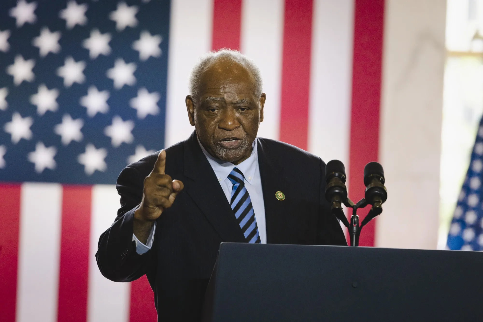 Davis Wins Democratic Primary for US House Seat in Illinois - Bloomberg