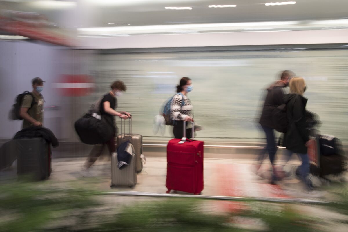 Easter Travel: Arrive Early for Australia’s Sydney, Melbourne Airports - Bloomberg