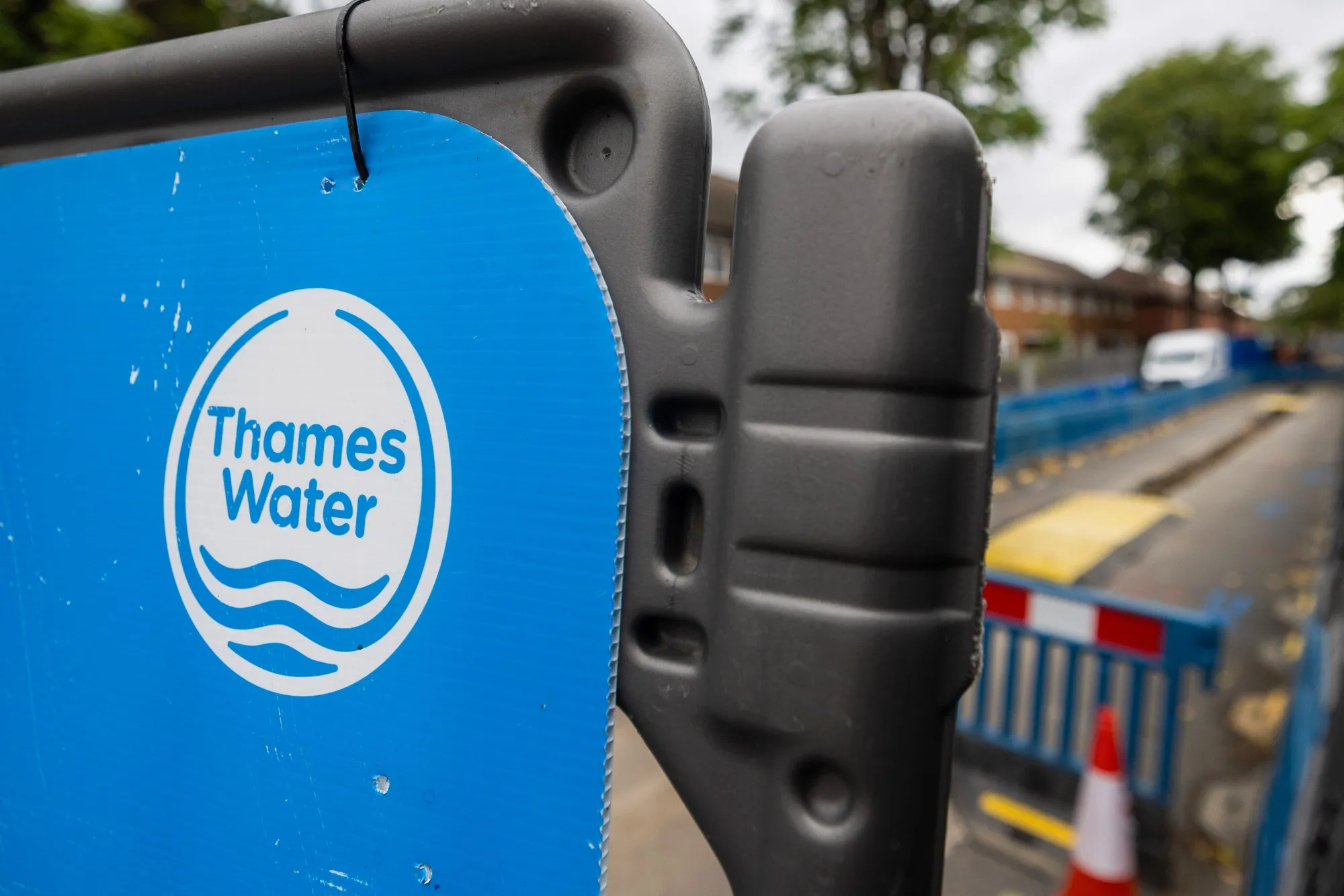 Thames Water Creditor Abrdn Braces for Bond Losses of Up to 20% - Bloomberg