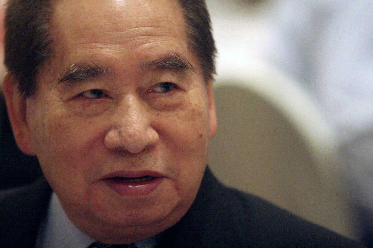 Henry Sy, Billionaire Who Started as a Shoe Seller, Dies at 94 - Bloomberg