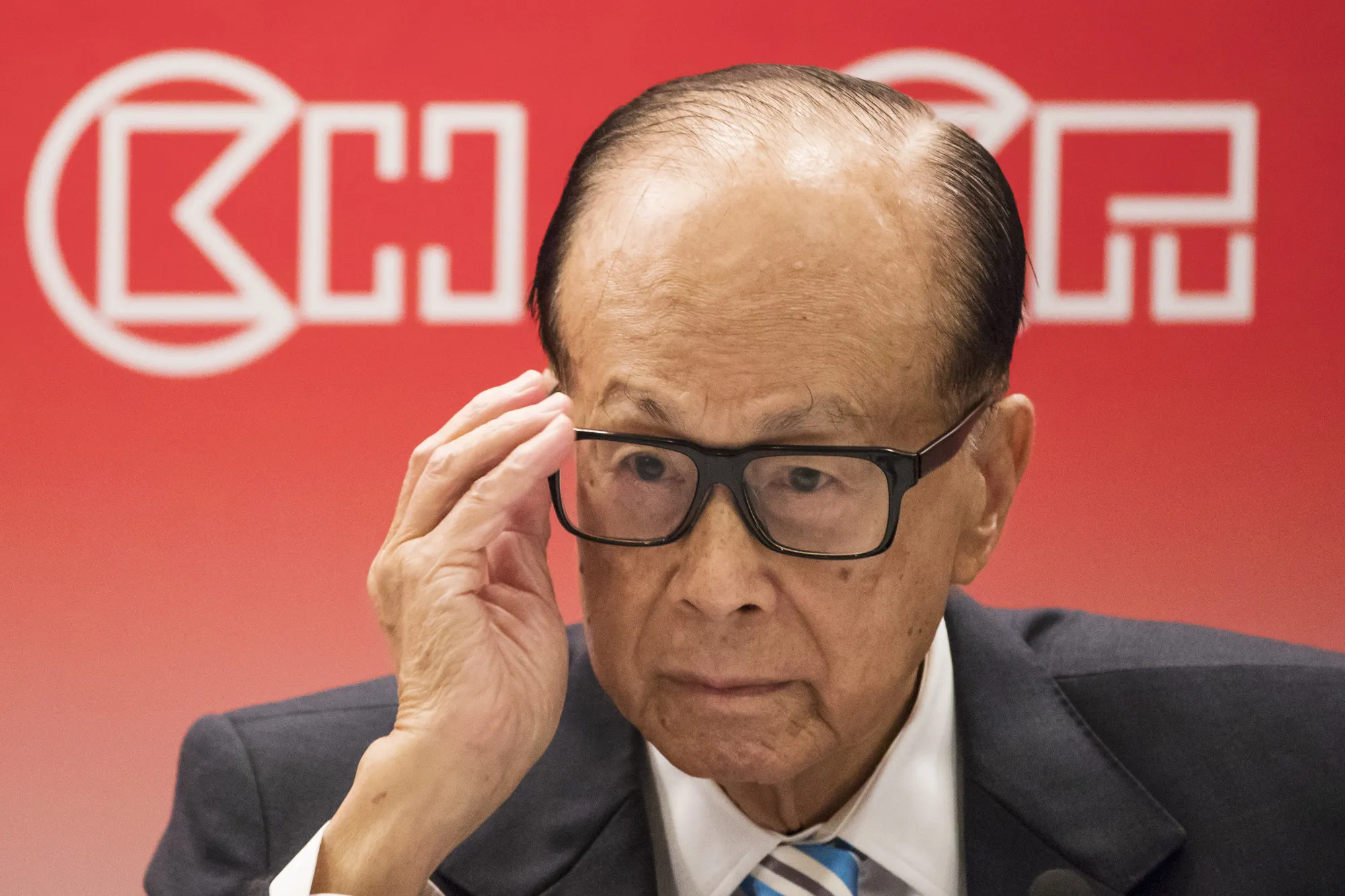 China pausaría nuevos acuerdos con Li Ka-shing y su familia - Bloomberg