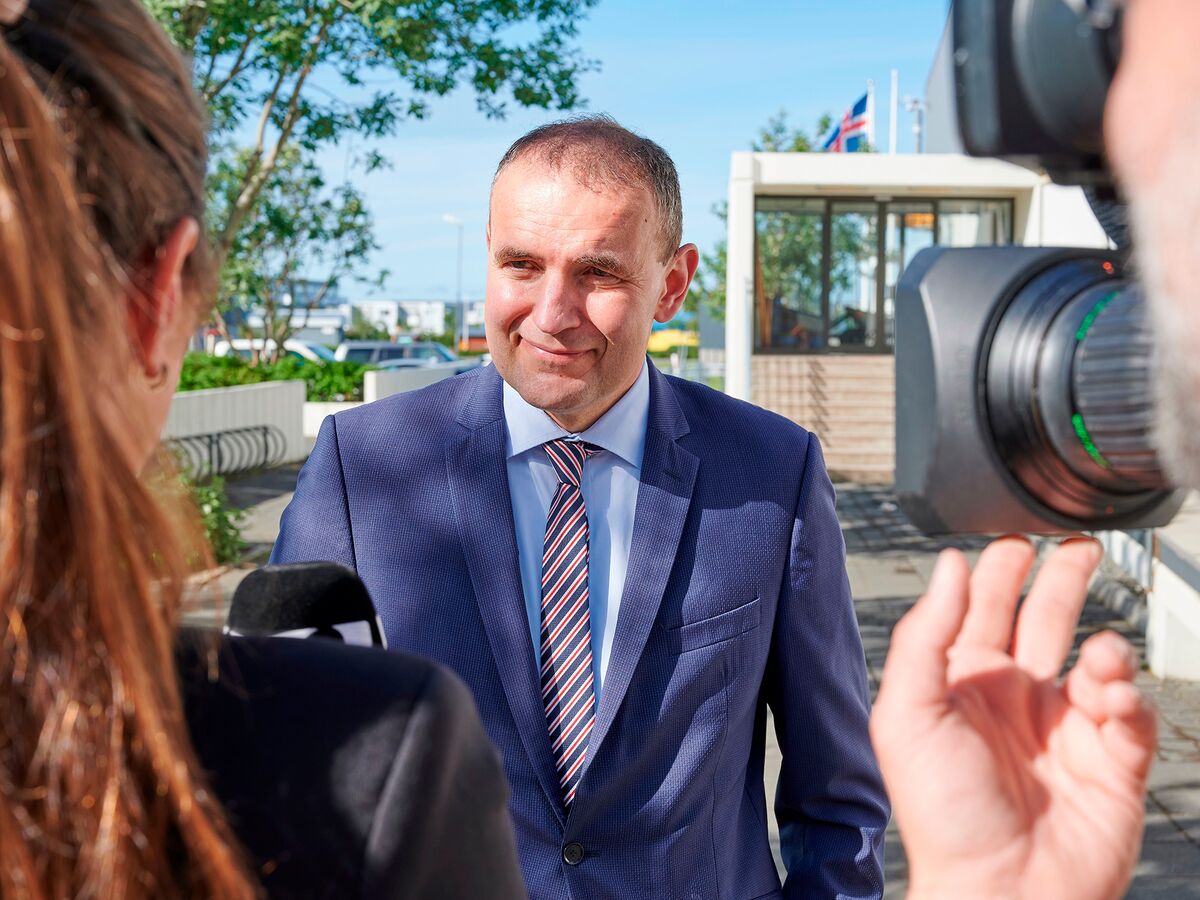 Iceland President Wins Election; Voters Reject Right-Winger - Bloomberg