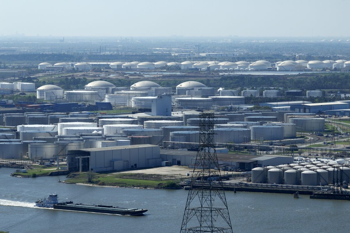 US Oil Exports Set to Reach Record 5 Million Barrels a Day on Asian ...