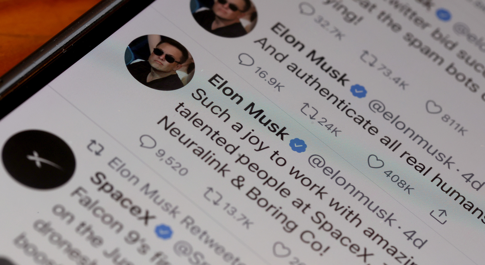 Twitter-Musk Deal Spread Widens as Traders Fret Over a Collapse - Bloomberg