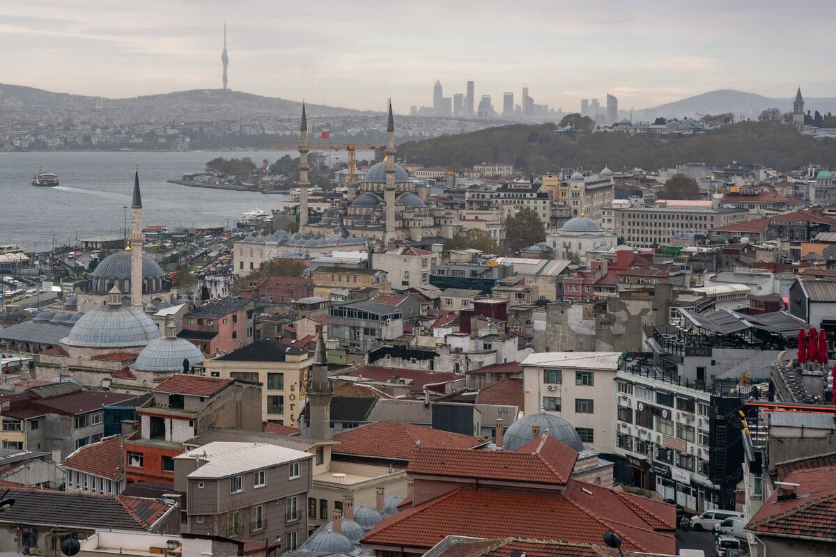 Turkey Central Bank Set for Seventh Straight Interest-Rate Hike to Slow ...