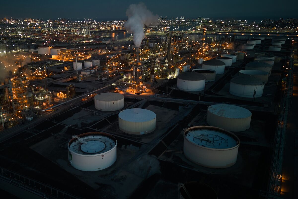 US Oil Refiners Look to Latin America, Iraq After Trump Tariffs - Bloomberg