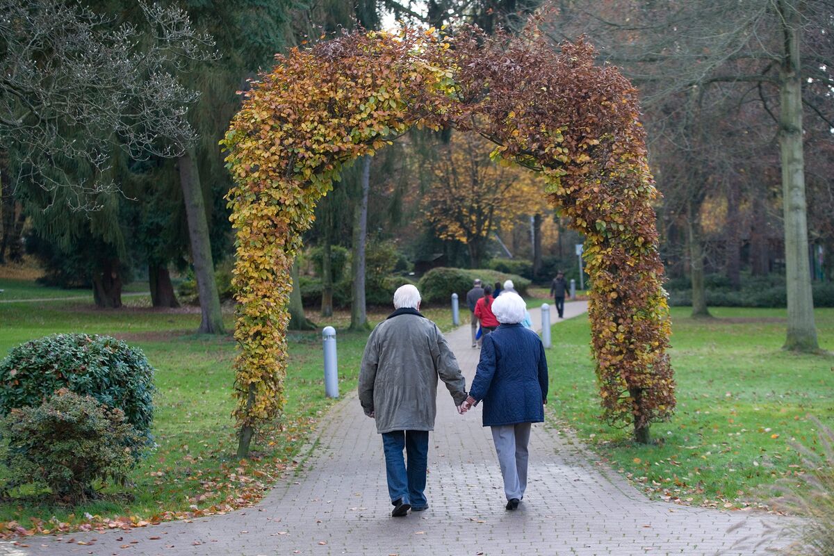 Bundesbank Floats Higher Retirement Age in German Pension Debate ...