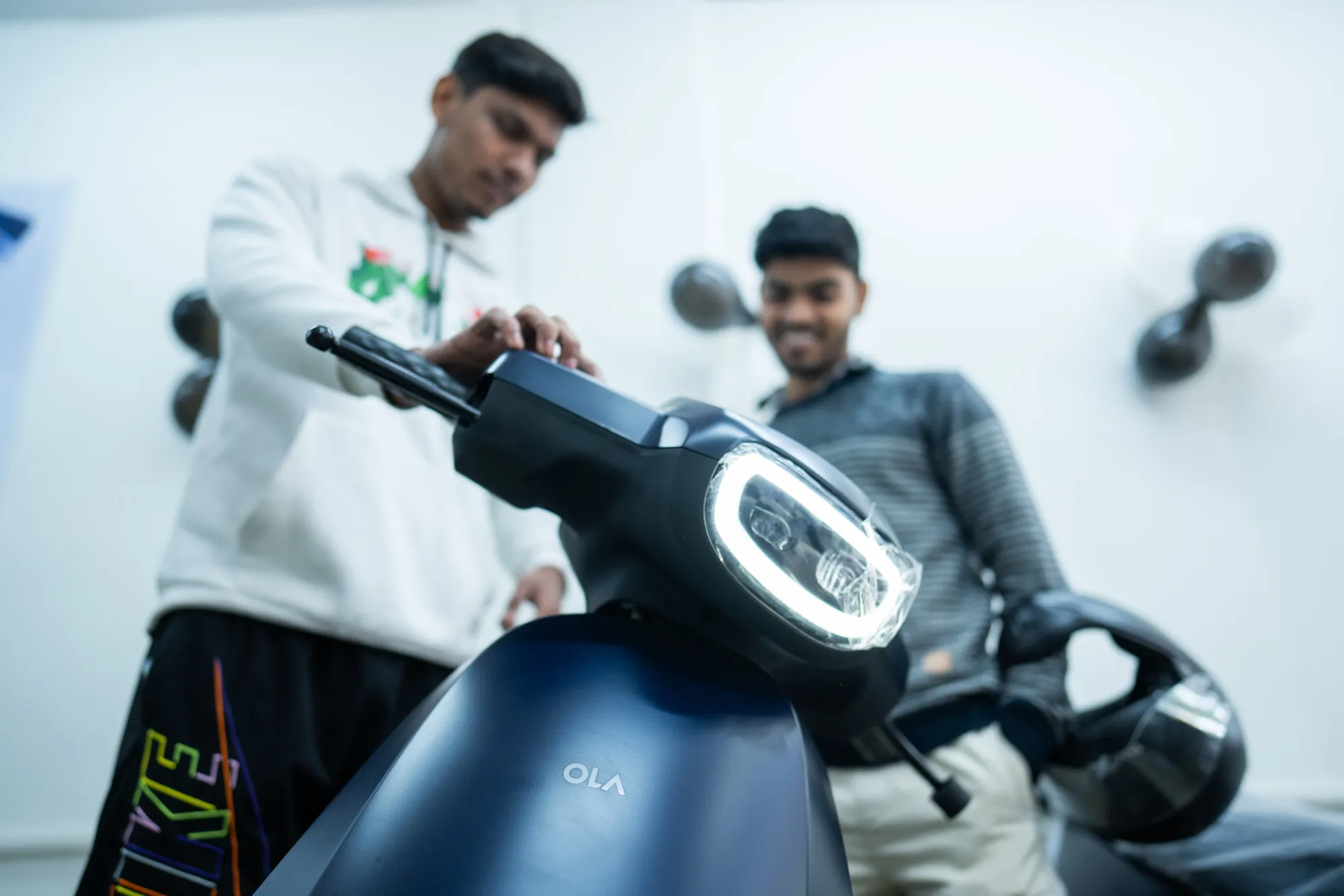 Ola Electric Opens 3,200 Stores Amid Year of Consumer Complaint Woes ...