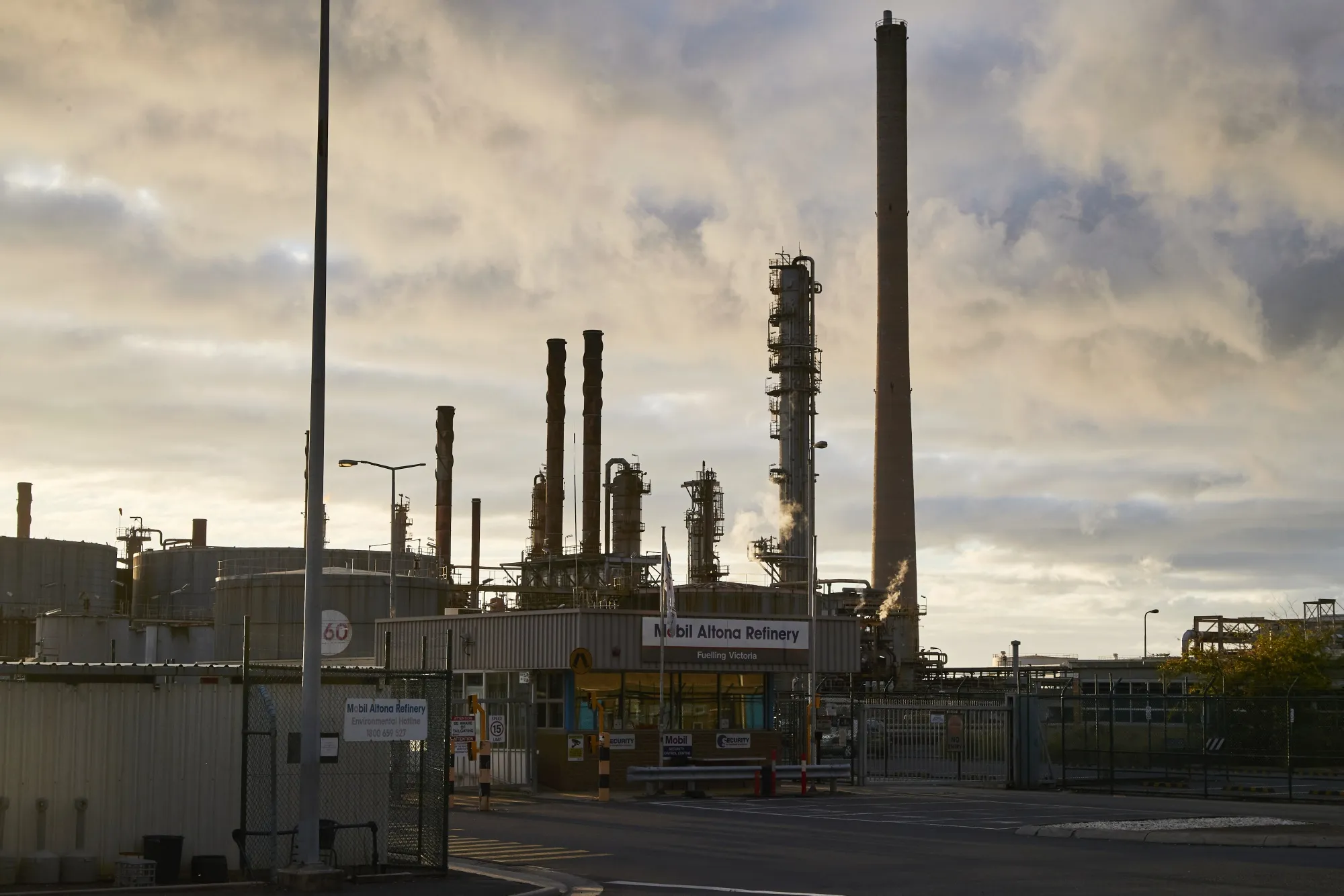 Exxon (XOM) Sees $700 Million Windfall From Worldwide Gas Rally - Bloomberg