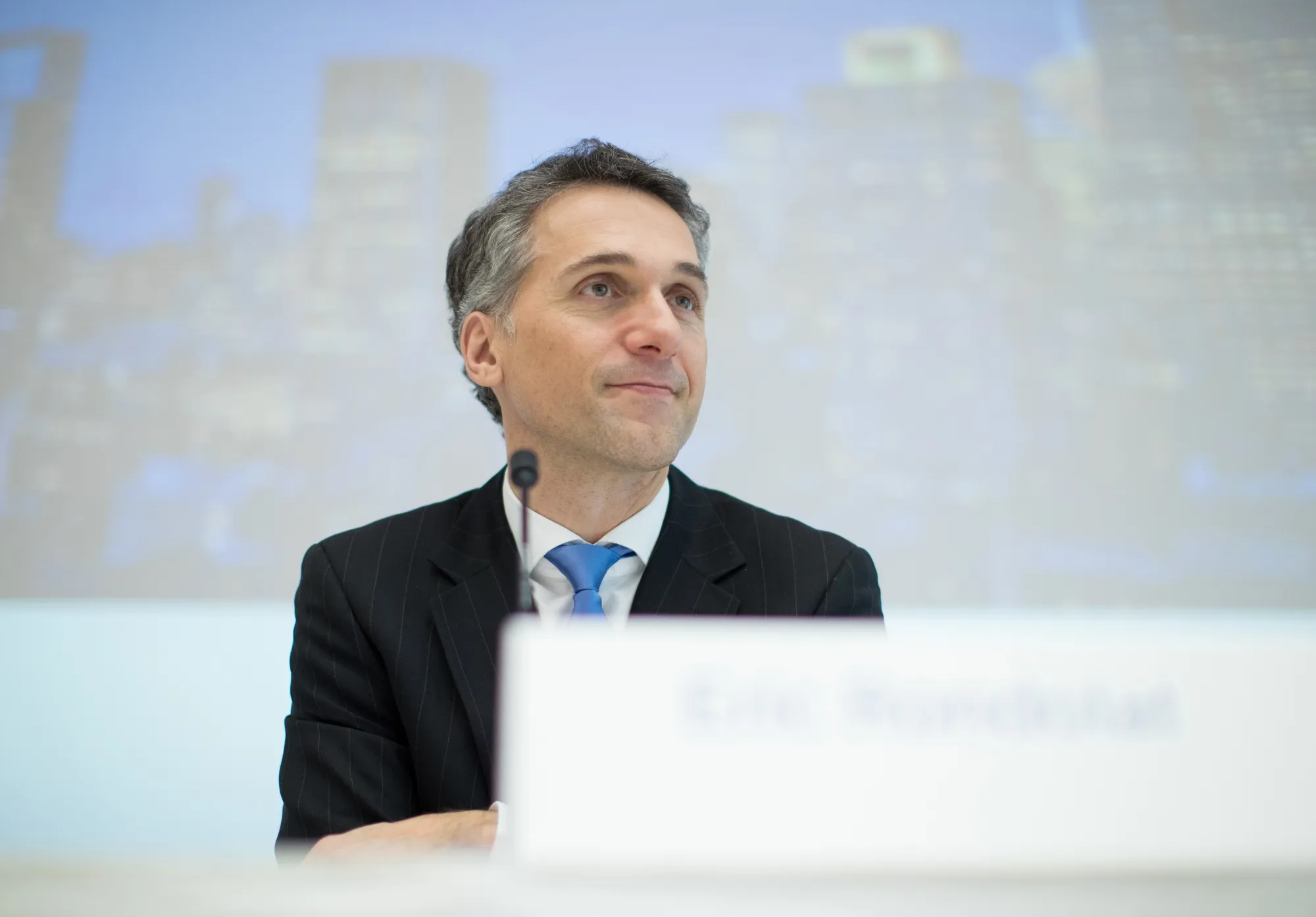 Lighting Maker Signify Says CEO Eric Rondolat Will Step Down - Bloomberg