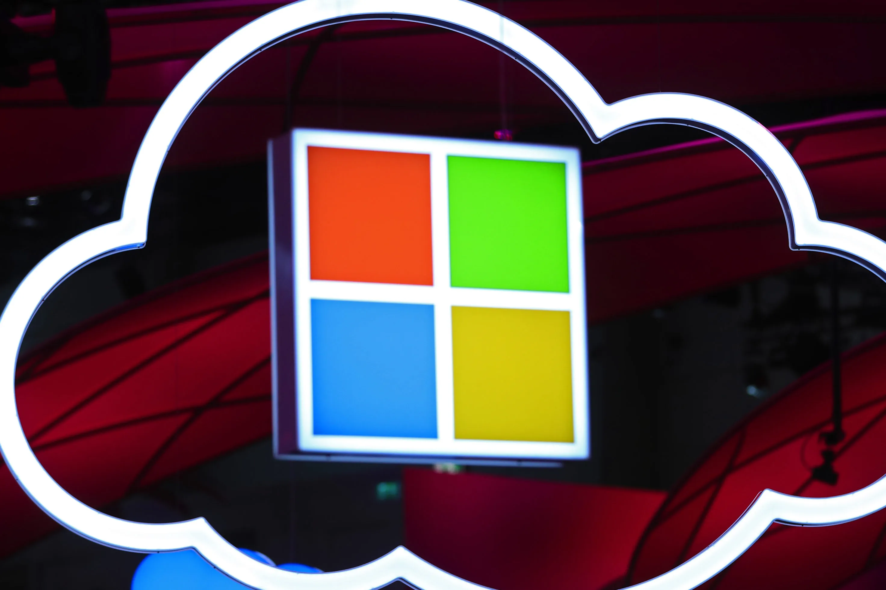 Microsoft Plans Its First Cloud-Data Centers in Middle East - Bloomberg