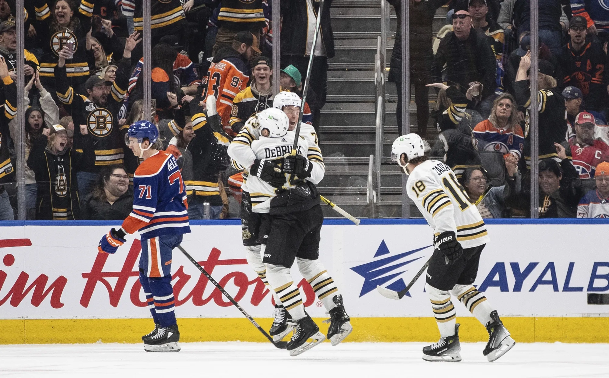 Charlie McAvoy scores in overtime, Bruins edge Oilers 6-5 - Bloomberg