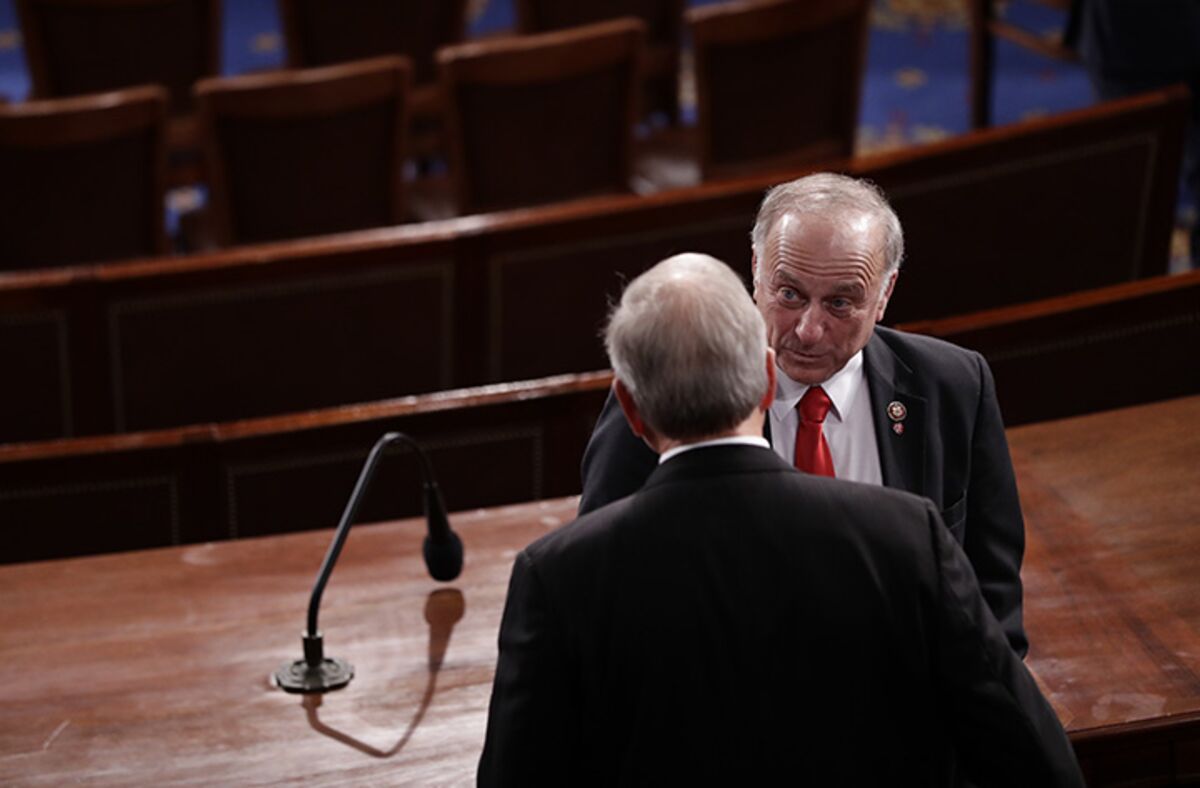 Battle for House Control Shaped by Bitter Primary Contests - Bloomberg