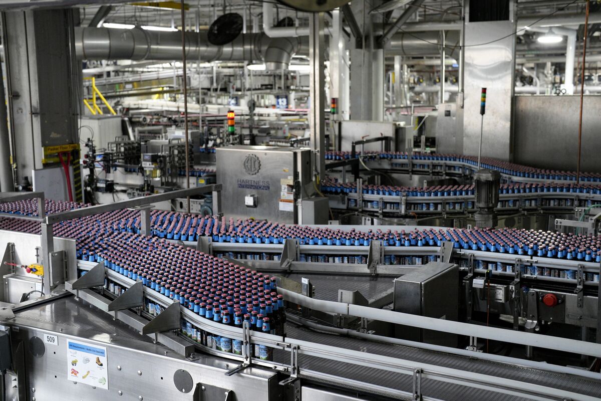 US Industrial Production Falls on Strike, Hurricane Disruptions - Bloomberg