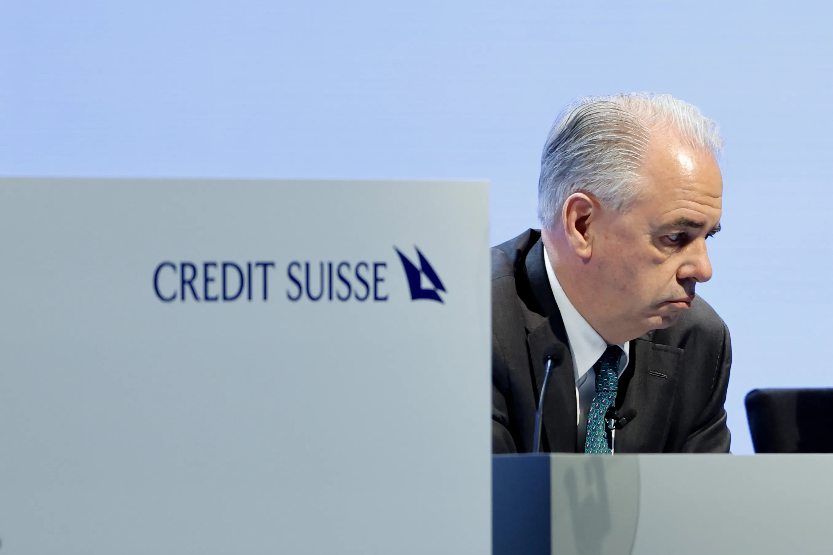Schweiz streicht, kürzt Boni für Top-Manager der Credit Suisse - Bloomberg