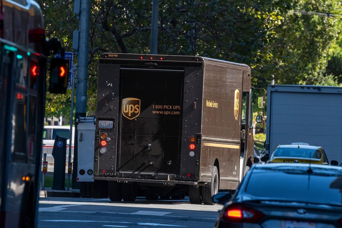 UPS Notches Profit Beat on Higher Volume, Prices - Bloomberg