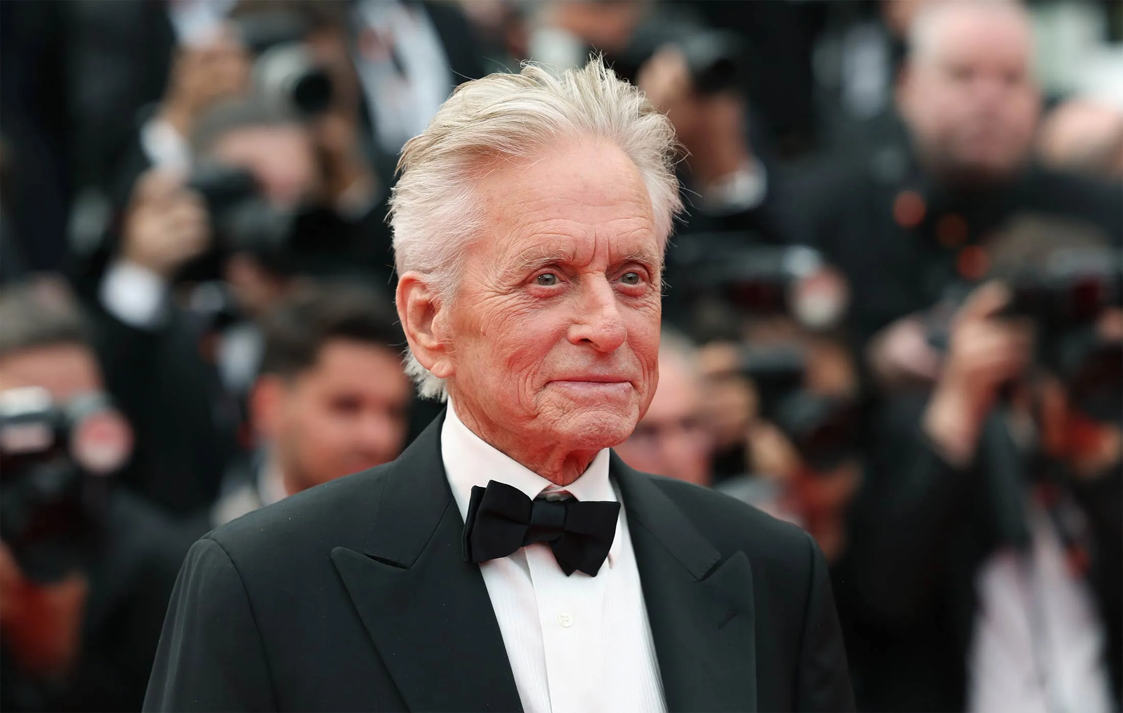 Gordon Gekko Actor Michael Douglas Helps Raise Cash for Biden - Bloomberg
