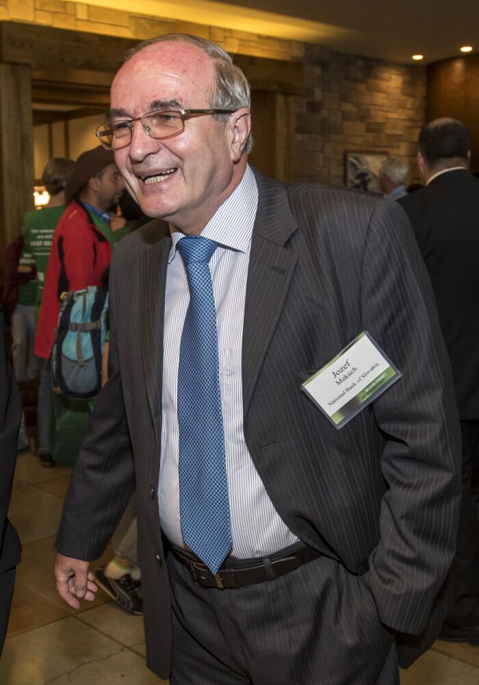 ECB's Makuch Says He May Quit Before 2020 Slovak Elections - Economia e ...