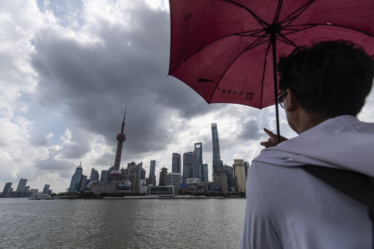 Fed Cuts May Send $1 Trillion FX ‘Avalanche’ to China, Stephen Jen Says ...
