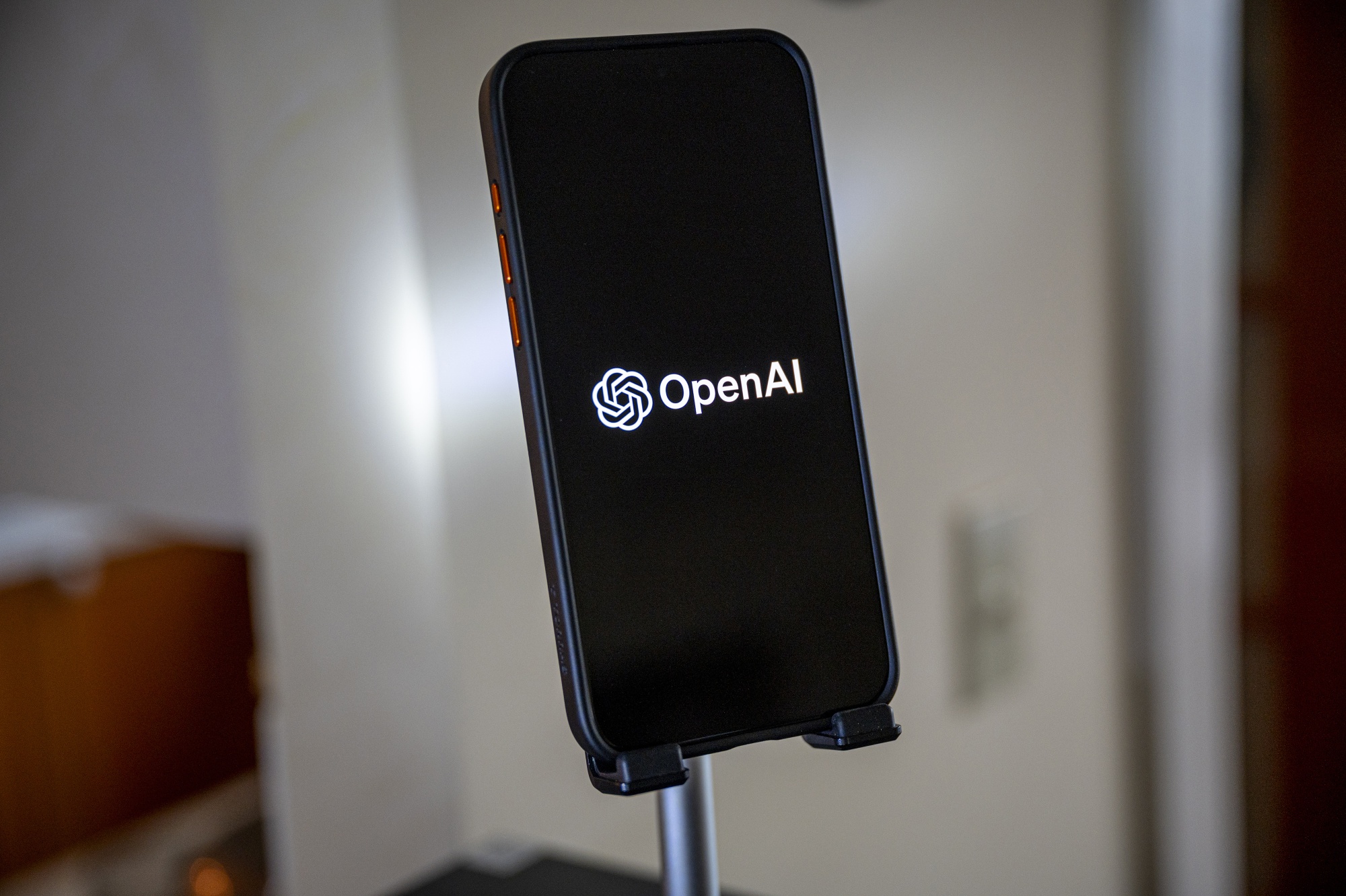 Altman and OpenAI Leaders Address Staff Concerns Over Equity, Scarlett ...