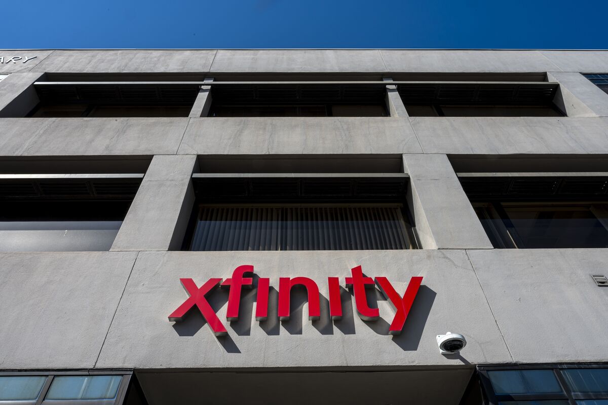 Comcast Sets $15 Monthly Tab for Netflix, Apple, Peacock Bundle - Bloomberg