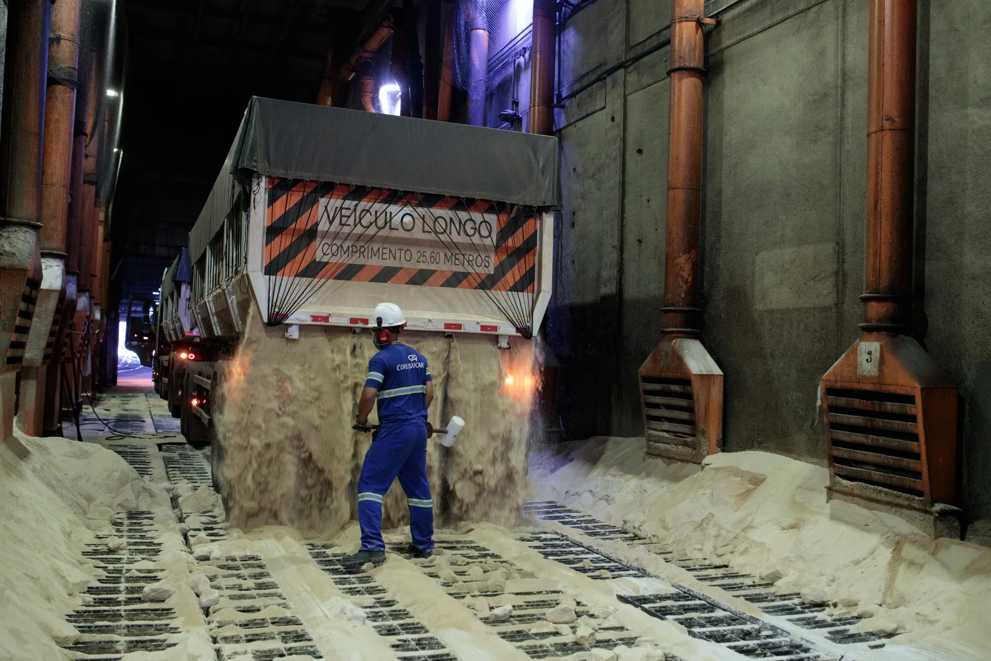 A World Desperate for Sugar Sees It Pile Up in Brazilian Ports - Bloomberg