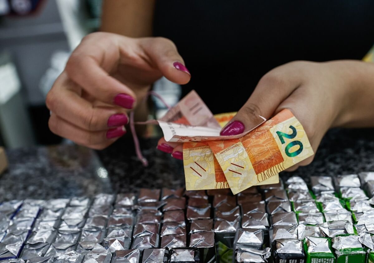 World’s Worst Performing Currency Hurts Dollar Borrowers in Brazil ...