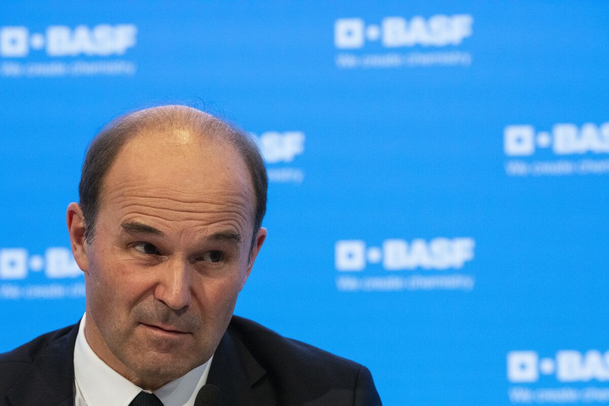 BASF Sees Profit at Low End of Range in Early Test for CEO - Bloomberg