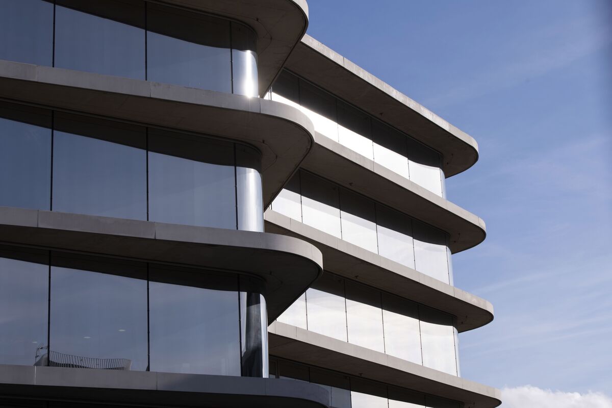 Grifols (GRF SM) Analyst Breaks Ranks With Peers After Short Seller Chaos - Bloomberg