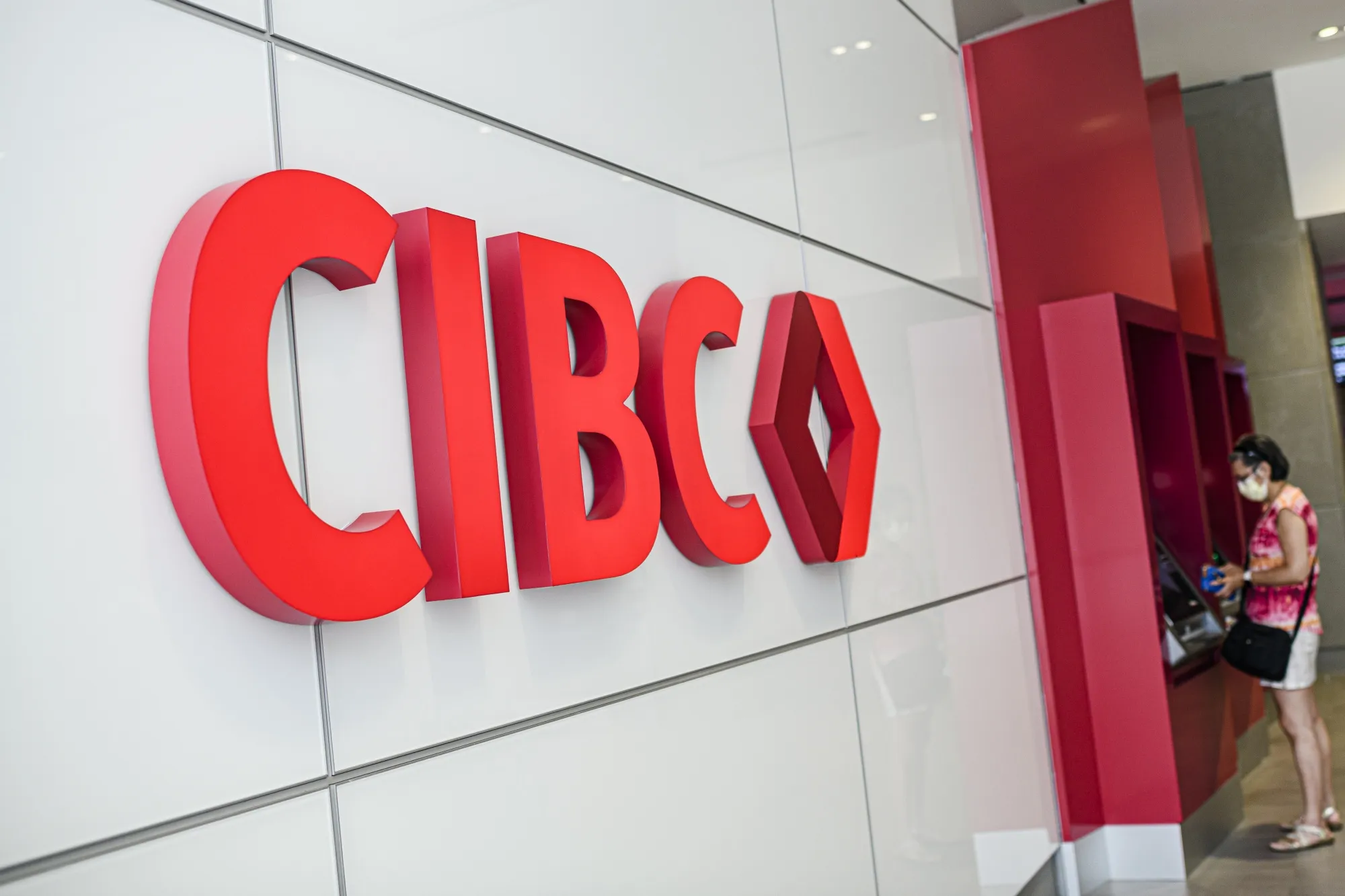CIBC Tops Estimates as Rates Boost Lending Profit Margins - Bloomberg