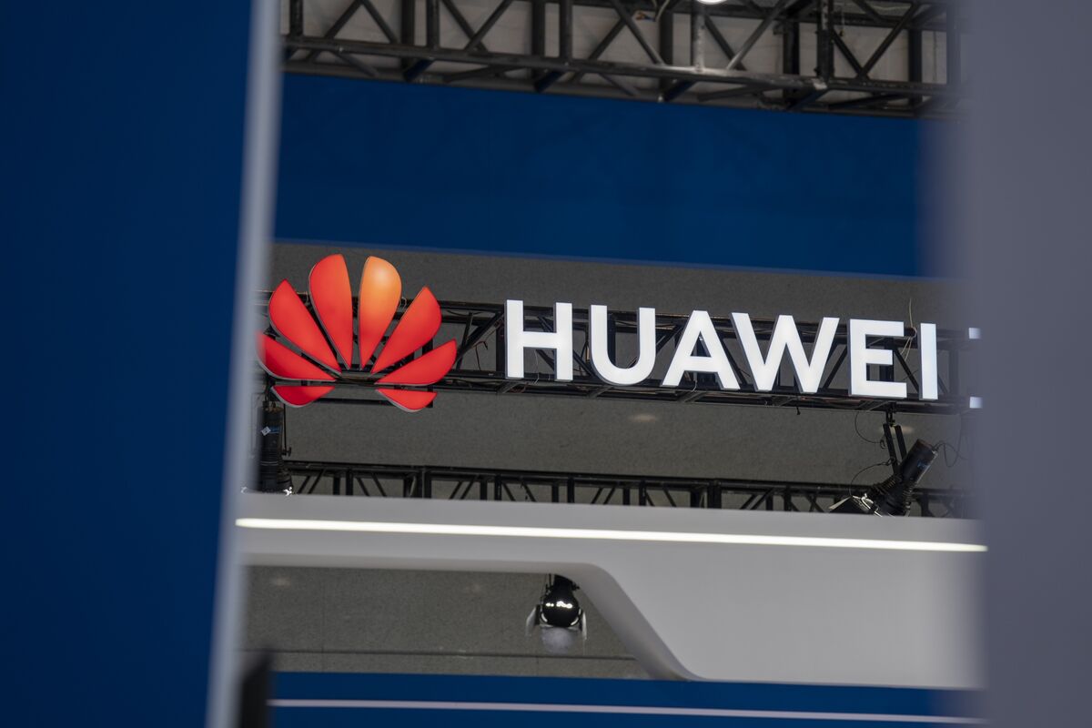 Huawei compite con Apple en lanzamiento de nuevo smartphone - Bloomberg