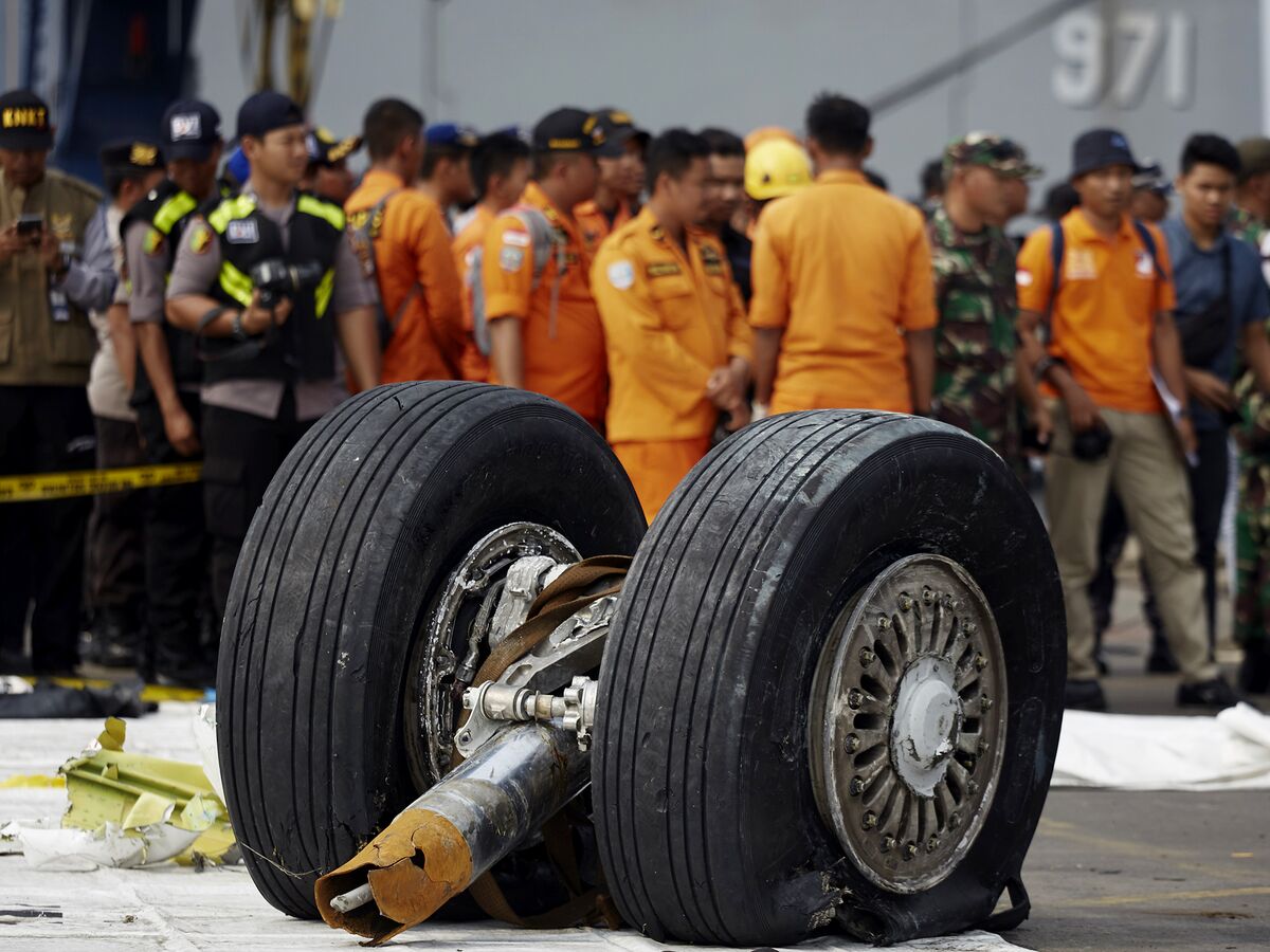 Lion Air Crash: Why Was Boeing Lion Air Max 8 Cleared to Fly? - Bloomberg