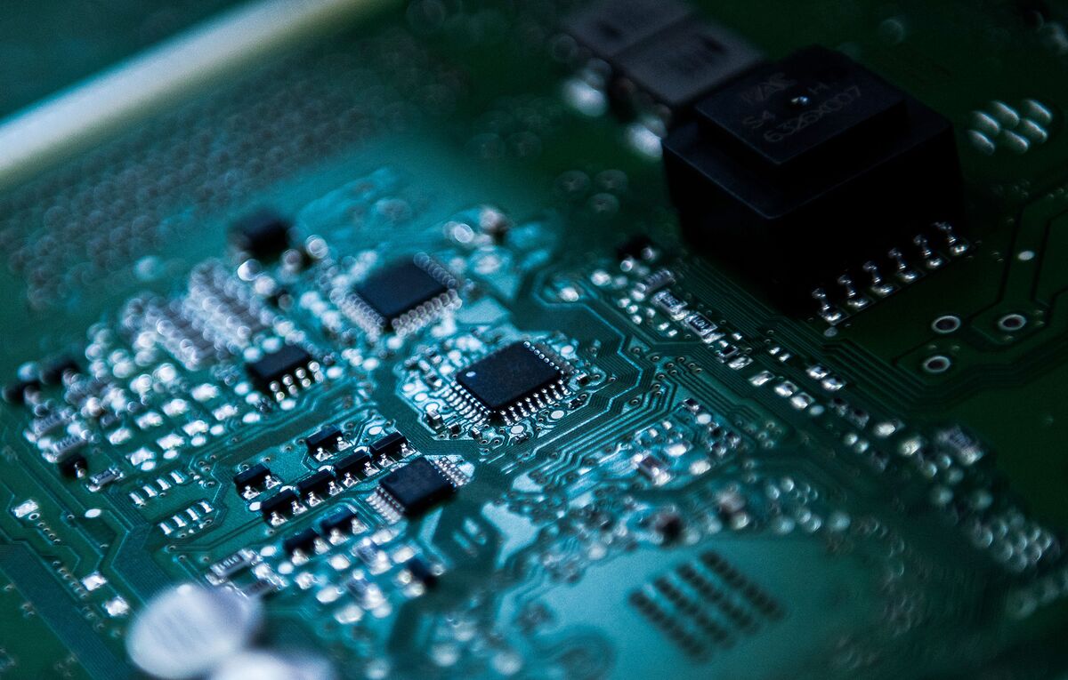 Microchip Is Latest Chipmaker to Foresee Earnings Hit From Virus ...