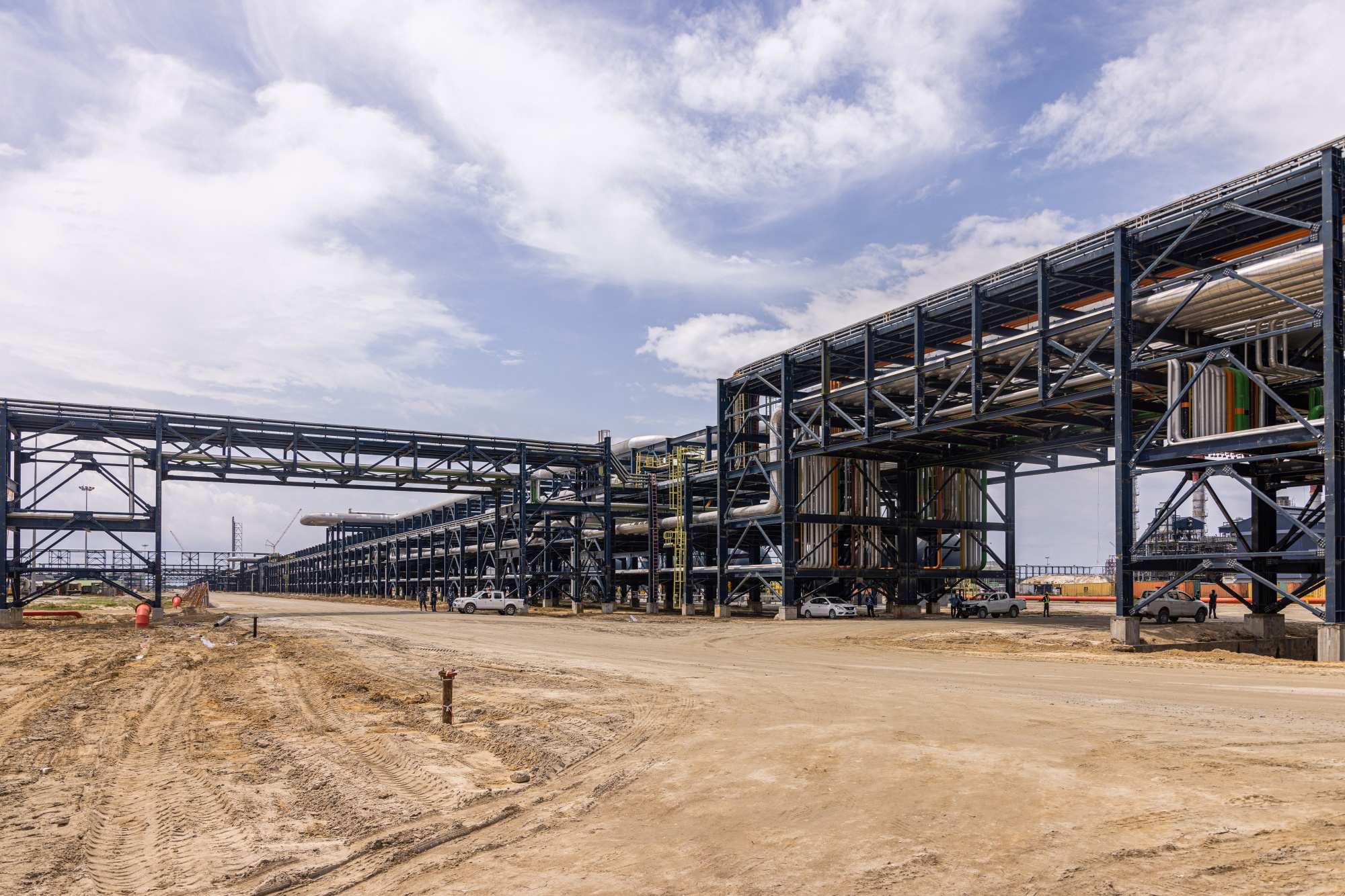 Nigeria’s Dangote Mega Refinery Readies Export of First Cargoes - Bloomberg