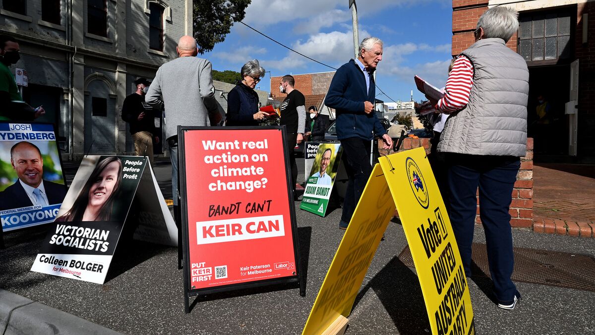 Australia’s Governing Party Trails in Polling a Week from Vote - Bloomberg