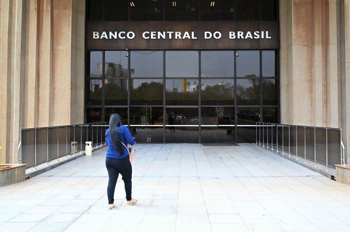 Brazil Central Bank Steps Into Currency Market Amid Real Selloff ...
