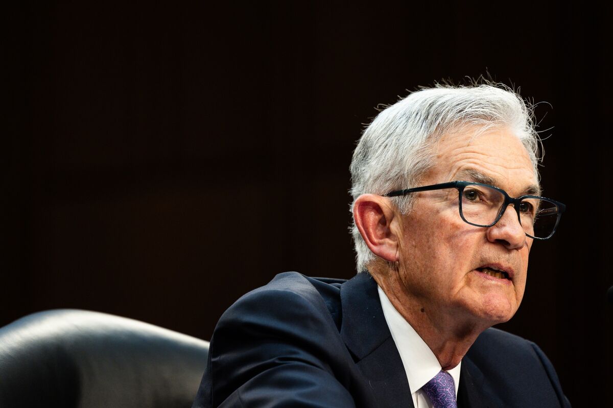 Powell Flags Rising Risks to Jobs While Avoiding Rate-Cut Timing ...