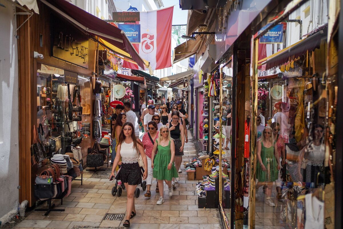 Turkish Inflation Ends Long Slowdown as Surge Tops Forecasts - Bloomberg